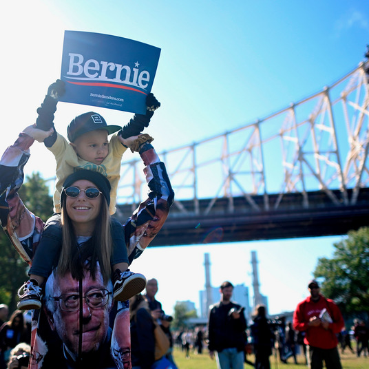Sanders Returns to Trail, Hosts AOC at Big Queens Rally