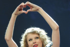 Taylor Swift, Excellent at Popularizing Commonplace Hand Gestures