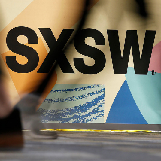 City Stylists Assess Robert Plant's Eternally Young Hair -- New York ...